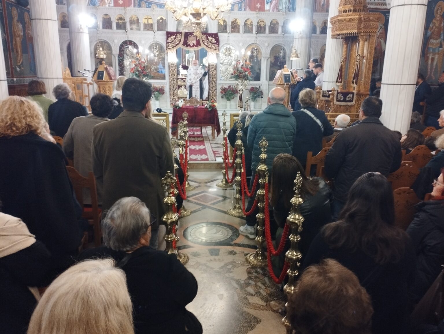 Καθηλωτική η ομιλία του π. Ευάγγελου Παπανικολάου στην Ευαγγελίστρια ...