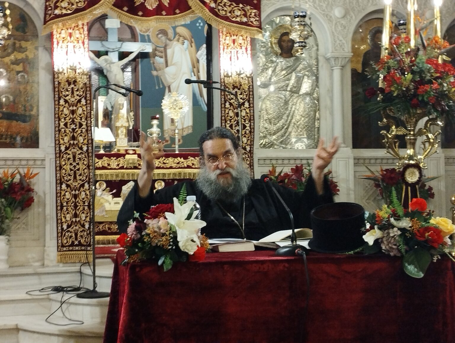 Καθηλωτική η ομιλία του π. Ευάγγελου Παπανικολάου στην Ευαγγελίστρια ...