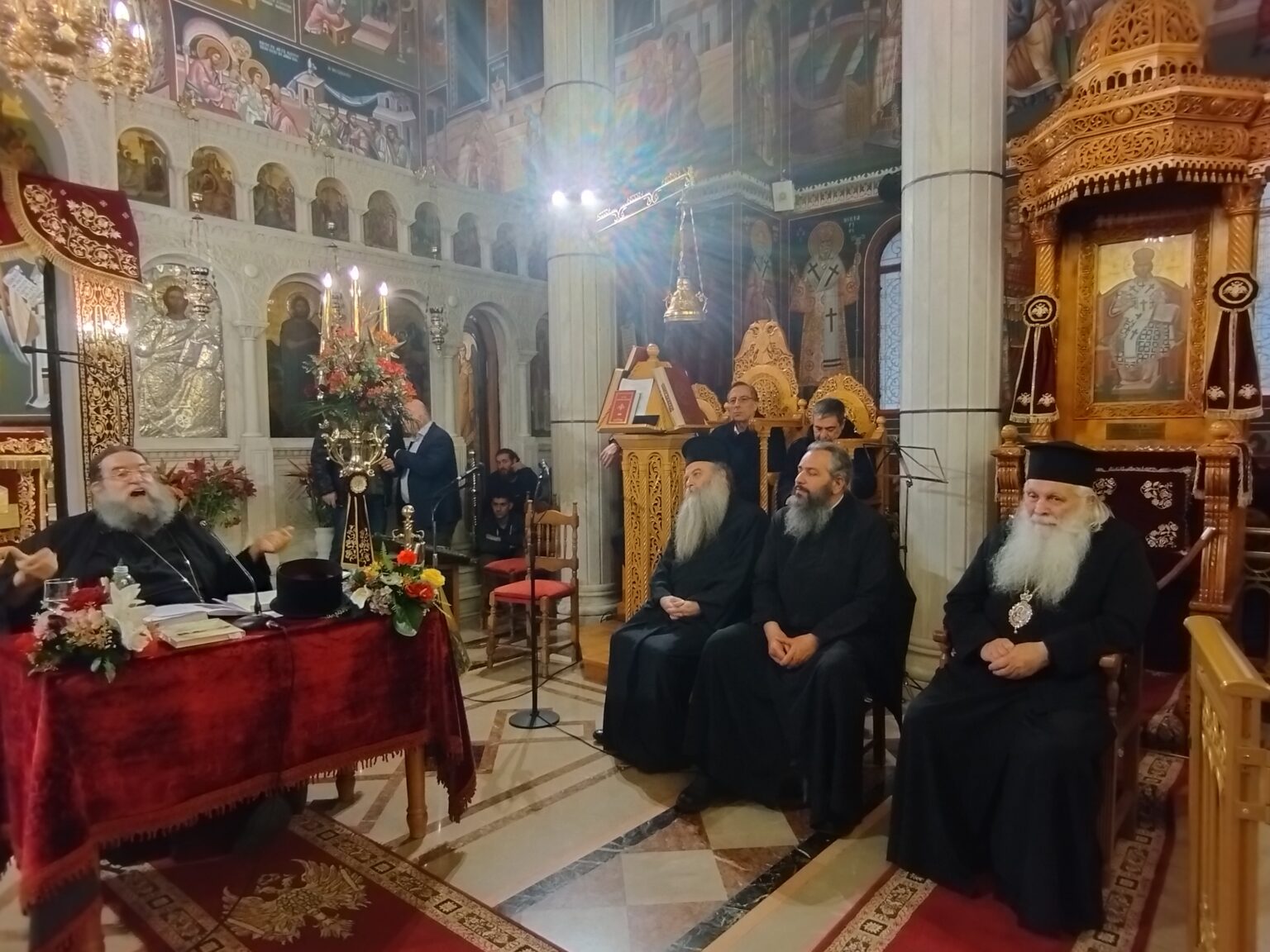 Καθηλωτική η ομιλία του π. Ευάγγελου Παπανικολάου στην Ευαγγελίστρια ...