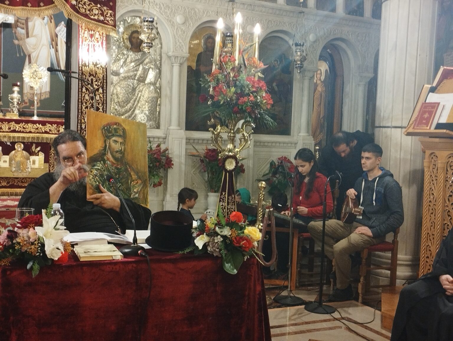 Καθηλωτική η ομιλία του π. Ευάγγελου Παπανικολάου στην Ευαγγελίστρια ...