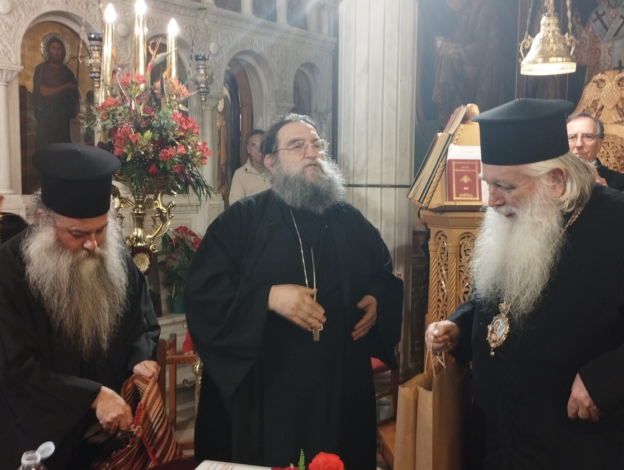 Καθηλωτική η ομιλία του π. Ευάγγελου Παπανικολάου στην Ευαγγελίστρια ...